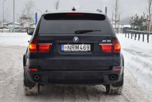 Black BMW X5 2008 in Vilnius, with an engine capacity of 2.99 L and mileage of 320 thousand km for 8700 €, photo 6 on AUTOMOTO.COM.LV