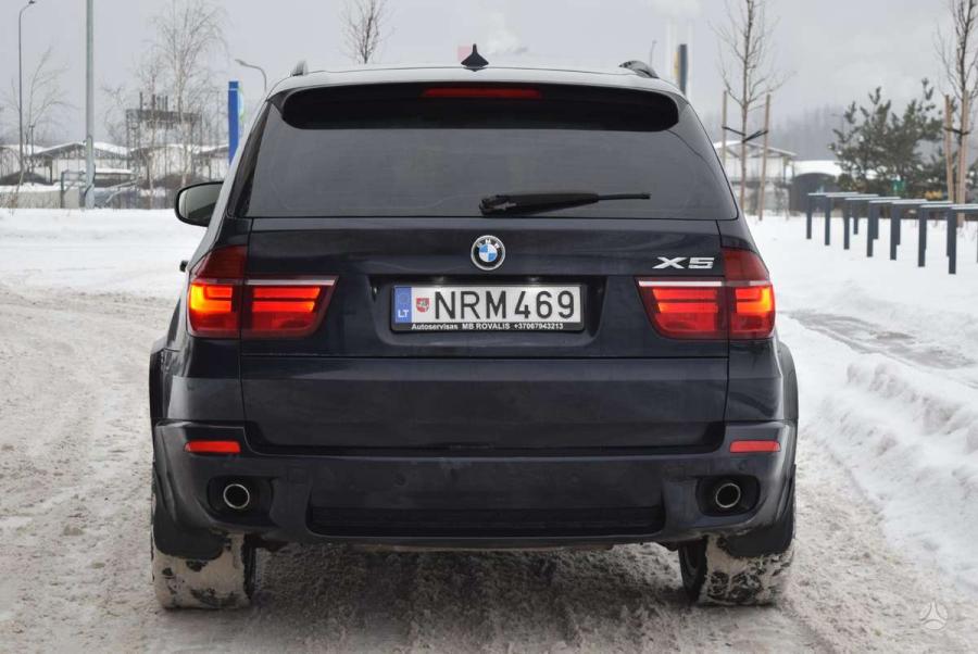 Black BMW X5 2008 in Vilnius, with an engine capacity of 2.99 L and mileage of 320 thousand km for 8700 €, photo 6 on AUTOMOTO.COM.LV