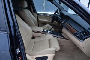 Black BMW X5 2008 in Vilnius, with an engine capacity of 2.99 L and mileage of 320 thousand km for 8700 €, photo 8 on AUTOMOTO.COM.LV