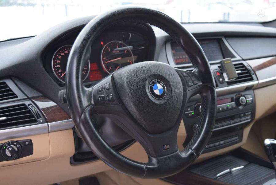 Black BMW X5 2008 in Vilnius, with an engine capacity of 2.99 L and mileage of 320 thousand km for 8700 €, photo 12 on AUTOMOTO.COM.LV