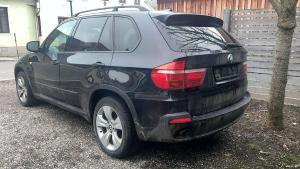 Black BMW X5 2008 in Anyksciai, with an engine capacity of 3.00 L and mileage of 289 thousand km for 6700 €, photo 3 on AUTOMOTO.COM.LV