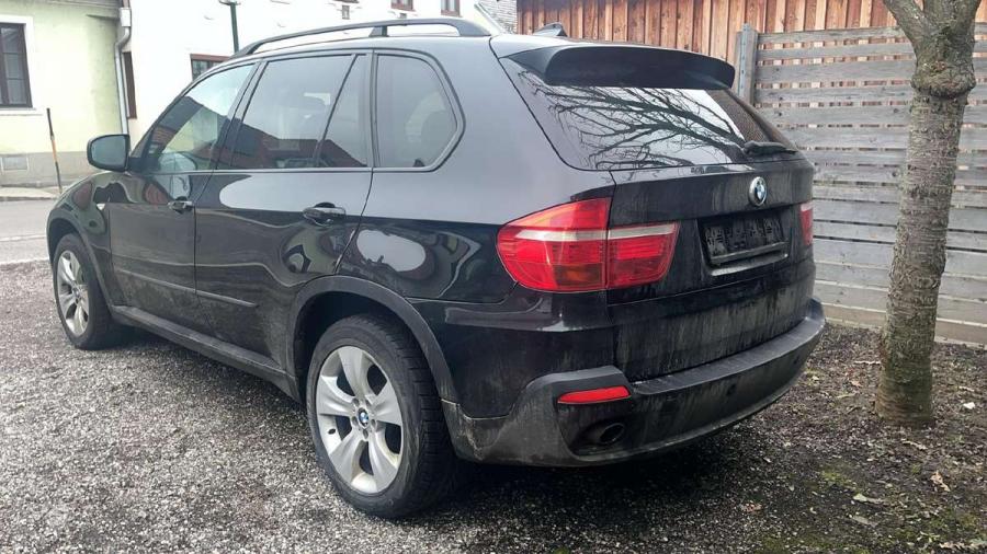 Black BMW X5 2008 in Anyksciai, with an engine capacity of 3.00 L and mileage of 289 thousand km for 6700 €, photo 3 on AUTOMOTO.COM.LV