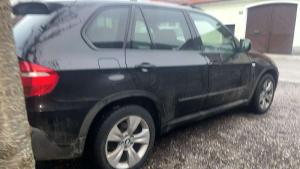 Black BMW X5 2008 in Anyksciai, with an engine capacity of 3.00 L and mileage of 289 thousand km for 6700 €, photo 4 on AUTOMOTO.COM.LV