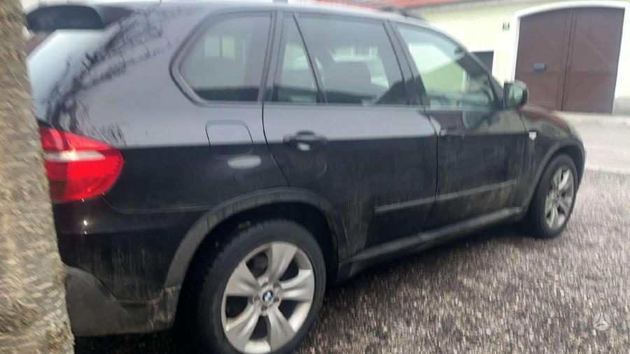 Black BMW X5 2008 in Anyksciai, with an engine capacity of 3.00 L and mileage of 289 thousand km for 6700 €, photo 4 on AUTOMOTO.COM.LV