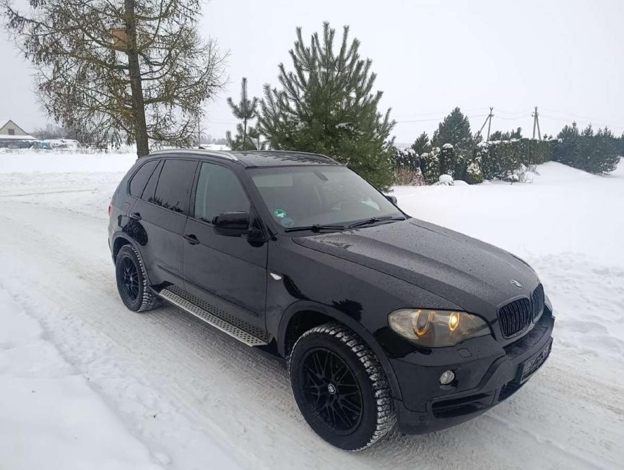 Black BMW X5 2008 in Panevezys, with an engine capacity of 0.00 L and mileage of 279 thousand km for 8950 €, photo 1 on AUTOMOTO.COM.LV