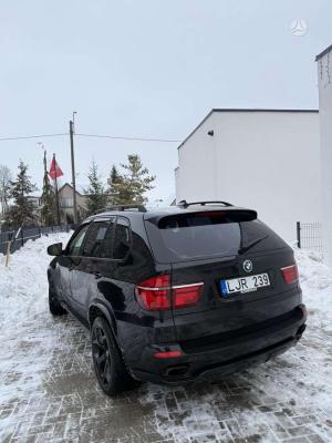 Black BMW X5 2008 in Siauliai, with an engine capacity of 3.00 L and mileage of 233 thousand km for 8500 €, photo 2 on AUTOMOTO.COM.LV