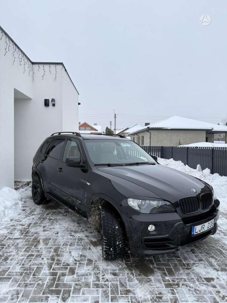 Black BMW X5 2008 in Siauliai, with an engine capacity of 3.00 L and mileage of 233 thousand km for 8500 €, photo 6 on AUTOMOTO.COM.LV