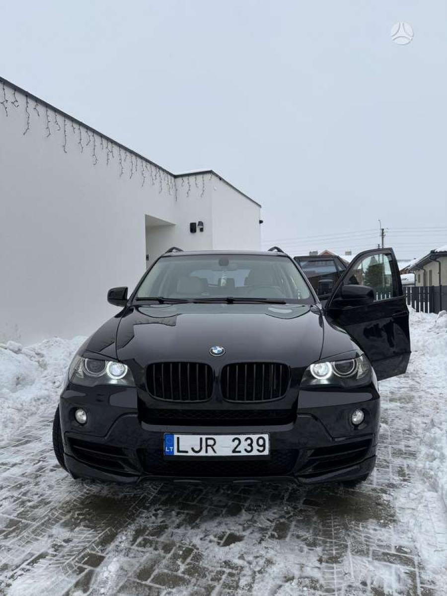 Black BMW X5 2008 in Siauliai, with an engine capacity of 3.00 L and mileage of 233 thousand km for 8500 €, photo 7 on AUTOMOTO.COM.LV