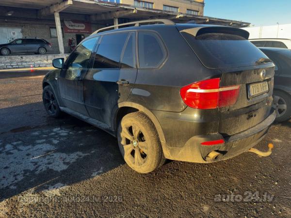 Black BMW X5 2008 in Tallinn, with an engine capacity of 3.00 L and mileage of 298 thousand km for 2799 €, photo 2 on AUTOMOTO.COM.LV