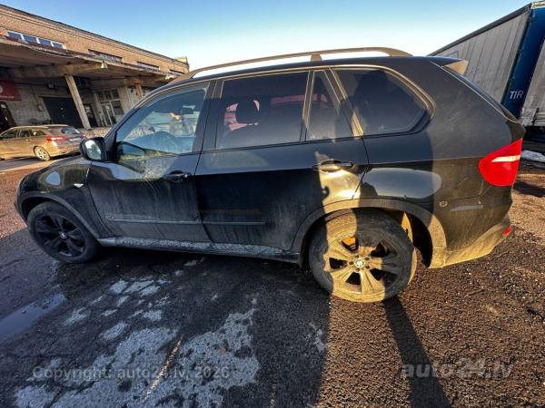 Black BMW X5 2008 in Tallinn, with an engine capacity of 3.00 L and mileage of 298 thousand km for 2799 €, photo 5 on AUTOMOTO.COM.LV