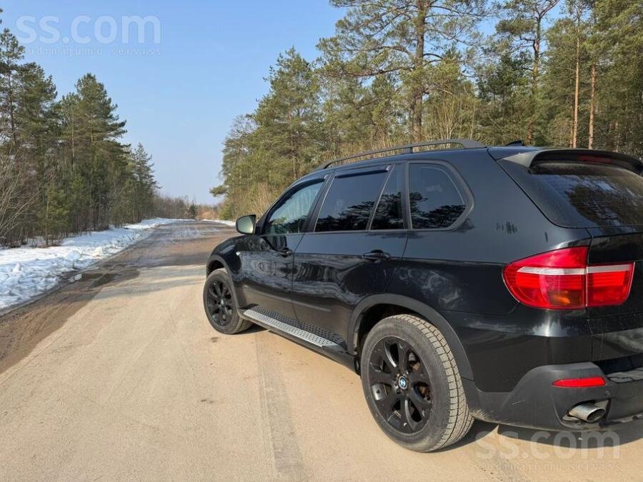 Black BMW X5 2008 in Jekabpils, with an engine capacity of 3.00 L and mileage of 420 thousand km for 8600 €, photo 4 on AUTOMOTO.COM.LV