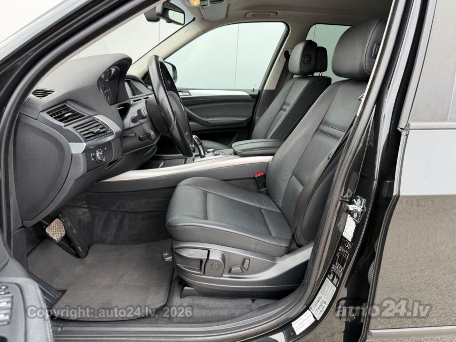 Black BMW X5 2008 in Tartu, with an engine capacity of 3.00 L and mileage of 262 thousand km for 9499 €, photo 7 on AUTOMOTO.COM.LV
