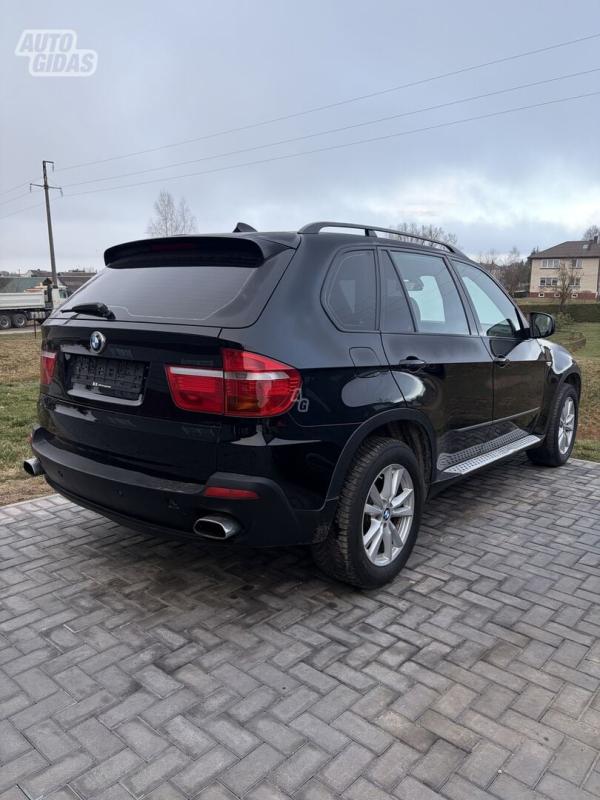 Melns BMW X5 2008 Alīta, ar dzinēja tilpumu 3.00 L un nobraukumu 332 tūkst. km par 8250 €, foto 4 vietnē AUTOMOTO.COM.LV