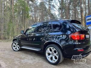 Black BMW X5 2008 in Jurbarkas, with an engine capacity of 3.00 L and mileage of 363 thousand km for 8200 €, photo 10 on AUTOMOTO.COM.LV