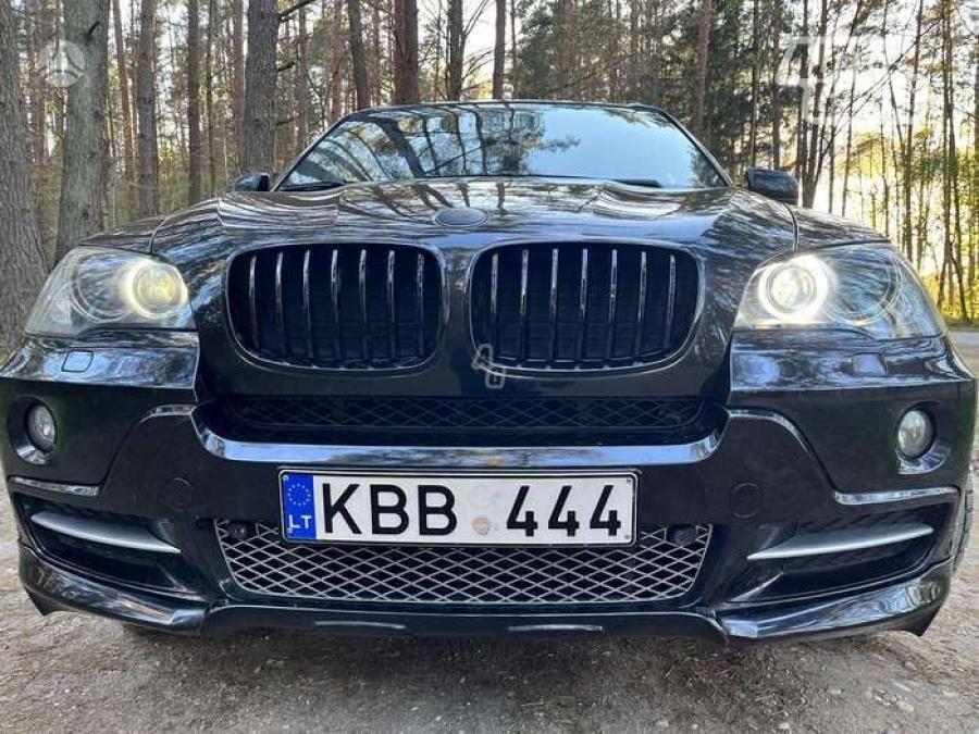 Black BMW X5 2008 in Jurbarkas, with an engine capacity of 3.00 L and mileage of 363 thousand km for 8200 €, photo 14 on AUTOMOTO.COM.LV