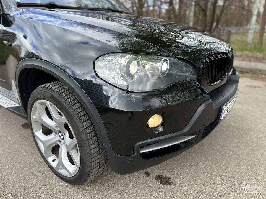 Black BMW X5 2008 in Vilnius, with an engine capacity of 3.00 L and mileage of 253 thousand km for 7299 €, photo 9 on AUTOMOTO.COM.LV