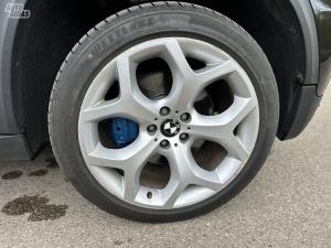 Black BMW X5 2008 in Vilnius, with an engine capacity of 3.00 L and mileage of 253 thousand km for 7299 €, photo 11 on AUTOMOTO.COM.LV