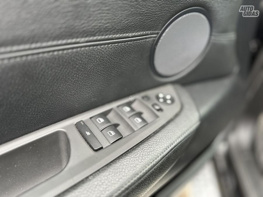 Black BMW X5 2008 in Vilnius, with an engine capacity of 3.00 L and mileage of 253 thousand km for 7299 €, photo 16 on AUTOMOTO.COM.LV