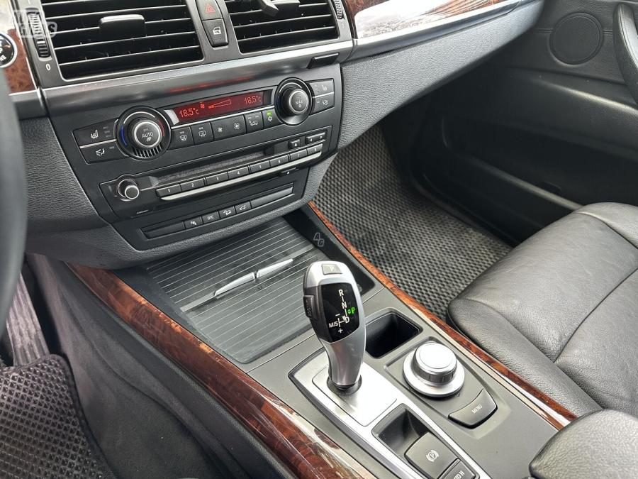 Black BMW X5 2008 in Vilnius, with an engine capacity of 3.00 L and mileage of 253 thousand km for 7299 €, photo 20 on AUTOMOTO.COM.LV