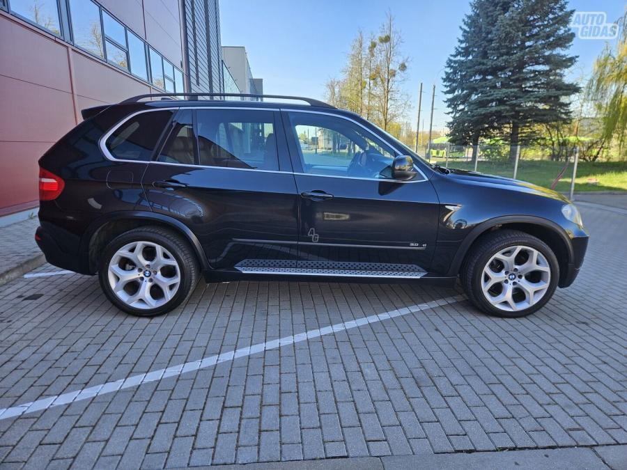 Black BMW X5 2008 in Kaunas, with an engine capacity of 3.00 L and mileage of 300 thousand km for 6950 €, photo 11 on AUTOMOTO.COM.LV