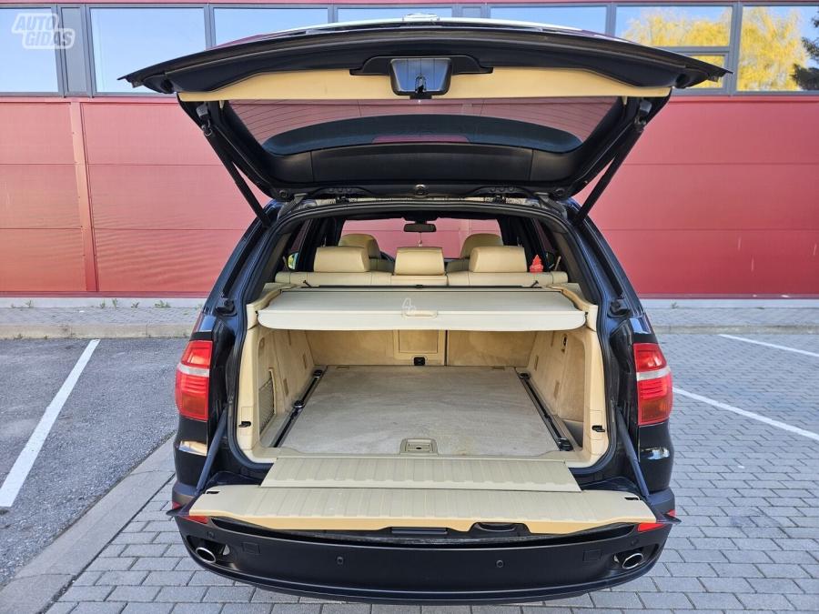 Black BMW X5 2008 in Kaunas, with an engine capacity of 3.00 L and mileage of 300 thousand km for 6950 €, photo 31 on AUTOMOTO.COM.LV