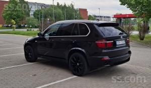 Melns BMW X5 2008 Jelgava, ar dzinēja tilpumu 3.00 L un nobraukumu 300 tūkst. km par 10400 €, foto 6 vietnē AUTOMOTO.COM.LV
