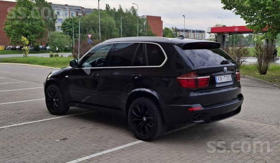 Melns BMW X5 2008 Jelgava, ar dzinēja tilpumu 3.00 L un nobraukumu 300 tūkst. km par 10400 €, foto 6 vietnē AUTOMOTO.COM.LV