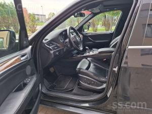 Melns BMW X5 2008 Jelgava, ar dzinēja tilpumu 3.00 L un nobraukumu 300 tūkst. km par 10400 €, foto 9 vietnē AUTOMOTO.COM.LV