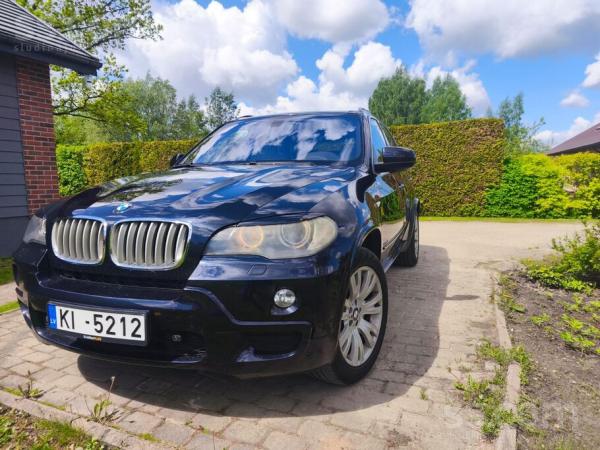Black BMW X5 2008 in Riga, with an engine capacity of 3.00 L and mileage of 375 thousand km for 8400 €, photo 1 on AUTOMOTO.COM.LV