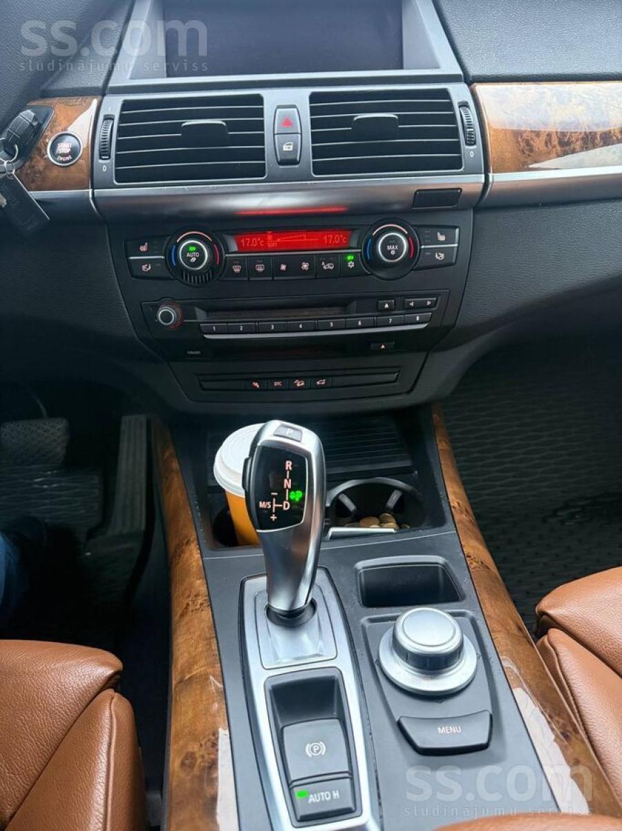 Melns BMW X5 2008 Daugavpils, ar dzinēja tilpumu 3.00 L un nobraukumu 261 tūkst. km par 10400 €, foto 6 vietnē AUTOMOTO.COM.LV