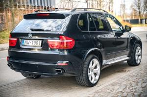 Black BMW X5 2008 in Riga, with an engine capacity of 3.00 L and mileage of 0 thousand km for 6990 €, photo 5 on AUTOMOTO.COM.LV