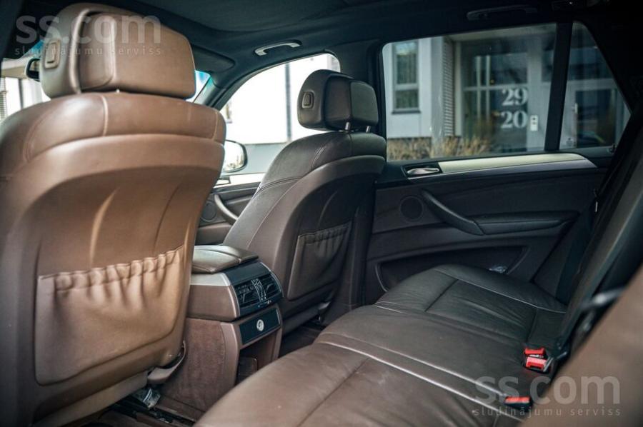 Black BMW X5 2008 in Riga, with an engine capacity of 3.00 L and mileage of 0 thousand km for 6990 €, photo 10 on AUTOMOTO.COM.LV