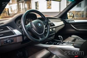 Black BMW X5 2008 in Riga, with an engine capacity of 3.00 L and mileage of 0 thousand km for 6990 €, photo 11 on AUTOMOTO.COM.LV