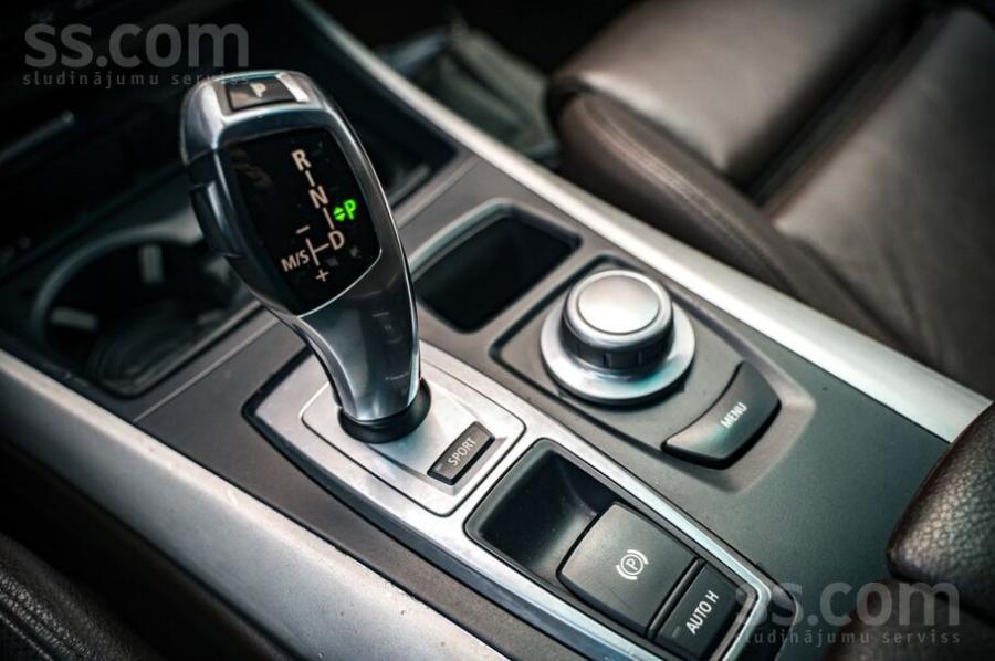 Black BMW X5 2008 in Riga, with an engine capacity of 3.00 L and mileage of 0 thousand km for 6990 €, photo 13 on AUTOMOTO.COM.LV