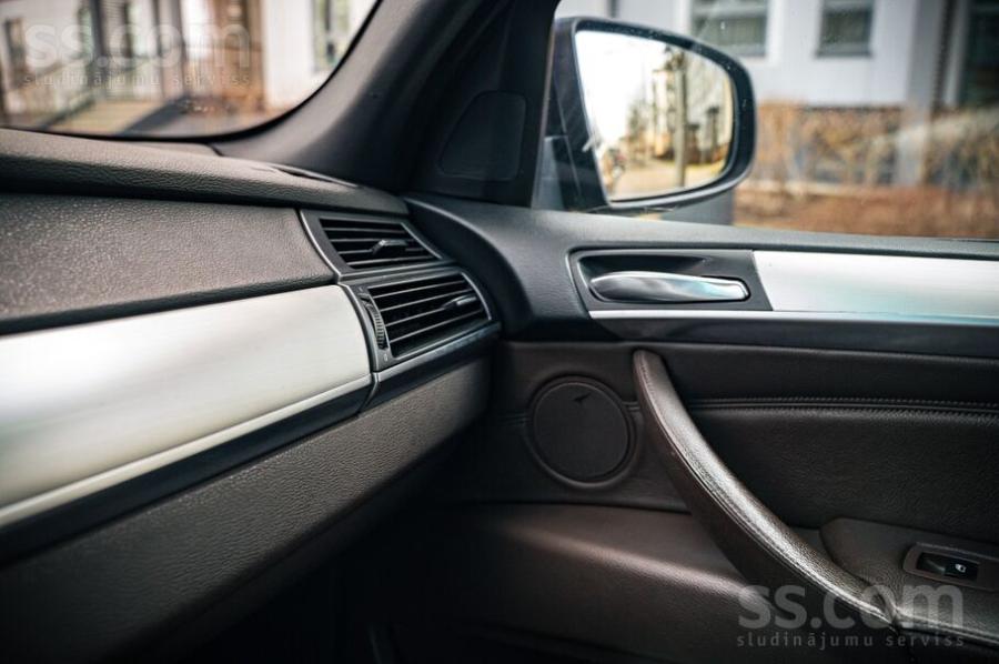 Black BMW X5 2008 in Riga, with an engine capacity of 3.00 L and mileage of 0 thousand km for 6990 €, photo 17 on AUTOMOTO.COM.LV