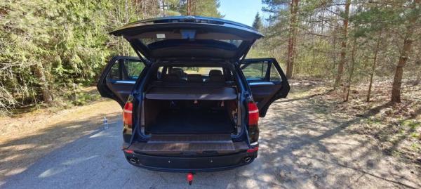 Black BMW X5 2008 in Rezekne, with an engine capacity of 3.00 L and mileage of 245 thousand km for 8900 €, photo 9 on AUTOMOTO.COM.LV