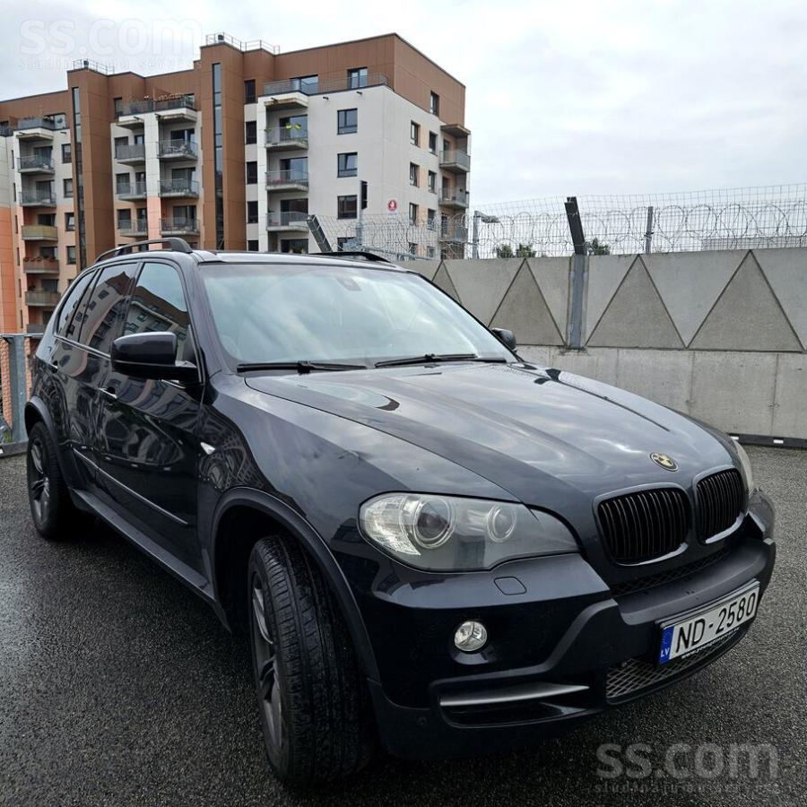 Черный БМВ Х5 2008 в Рига, объемом двигателя 3.00 л и пробегом 327 тыс. км за 7900 €, фото 1 на AUTOMOTO.COM.LV