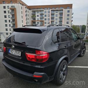 Черный БМВ Х5 2008 в Рига, объемом двигателя 3.00 л и пробегом 327 тыс. км за 7900 €, фото 7 на AUTOMOTO.COM.LV