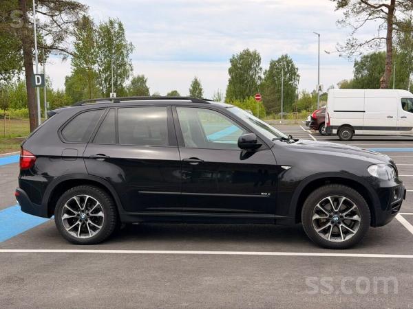 Melns BMW X5 2008 Rīga, ar dzinēja tilpumu 3.00 L un nobraukumu 338 tūkst. km par 7400 €, foto 5 vietnē AUTOMOTO.COM.LV