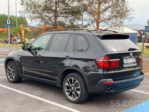 Black BMW X5 2008 in Riga, with an engine capacity of 3.00 L and mileage of 338 thousand km for 7400 €, photo 8 on AUTOMOTO.COM.LV