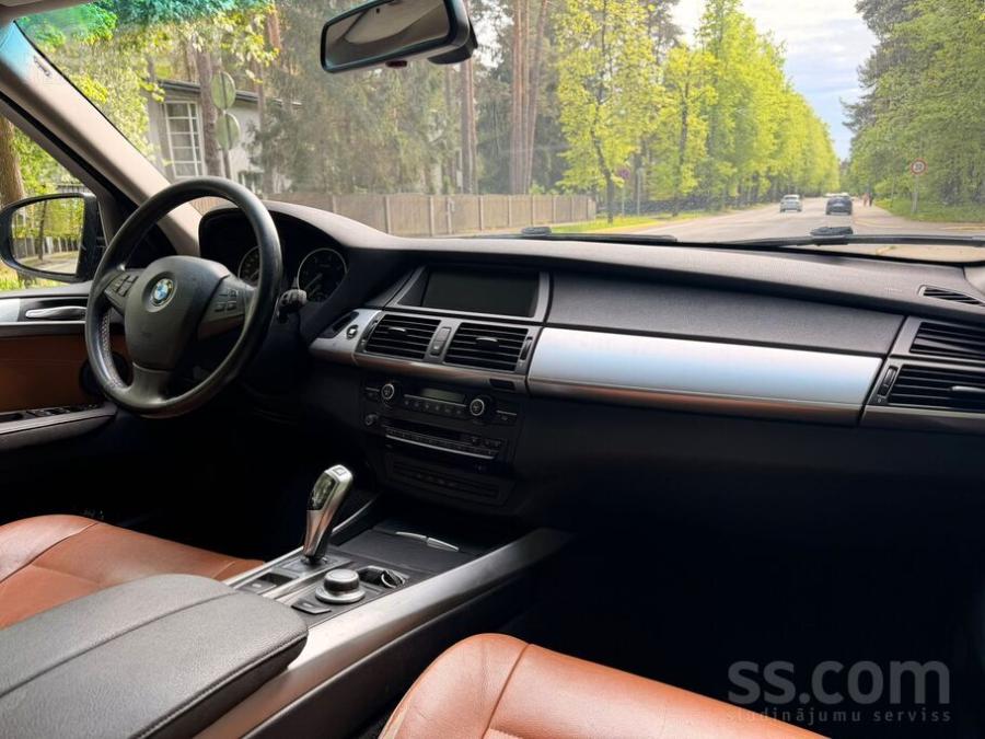 Черный БМВ Х5 2008 в Рига, объемом двигателя 3.00 л и пробегом 338 тыс. км за 7400 €, фото 12 на AUTOMOTO.COM.LV