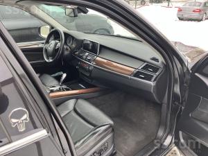 Melns BMW X5 2008 Rīga, ar dzinēja tilpumu 3.00 L un nobraukumu 230 tūkst. km par 9300 €, foto 17 vietnē AUTOMOTO.COM.LV