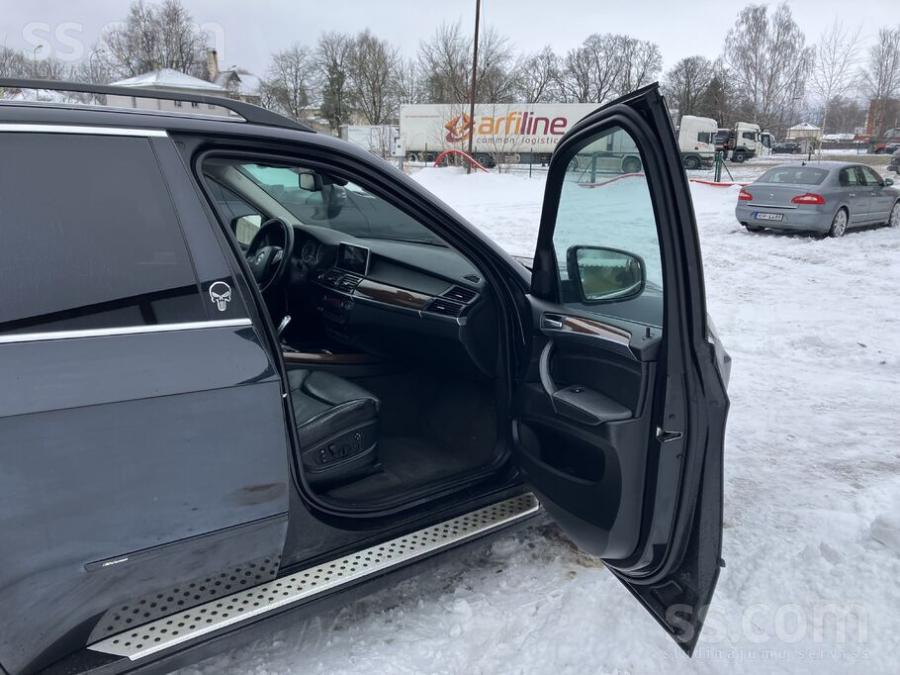 Melns BMW X5 2008 Rīga, ar dzinēja tilpumu 3.00 L un nobraukumu 230 tūkst. km par 9300 €, foto 18 vietnē AUTOMOTO.COM.LV