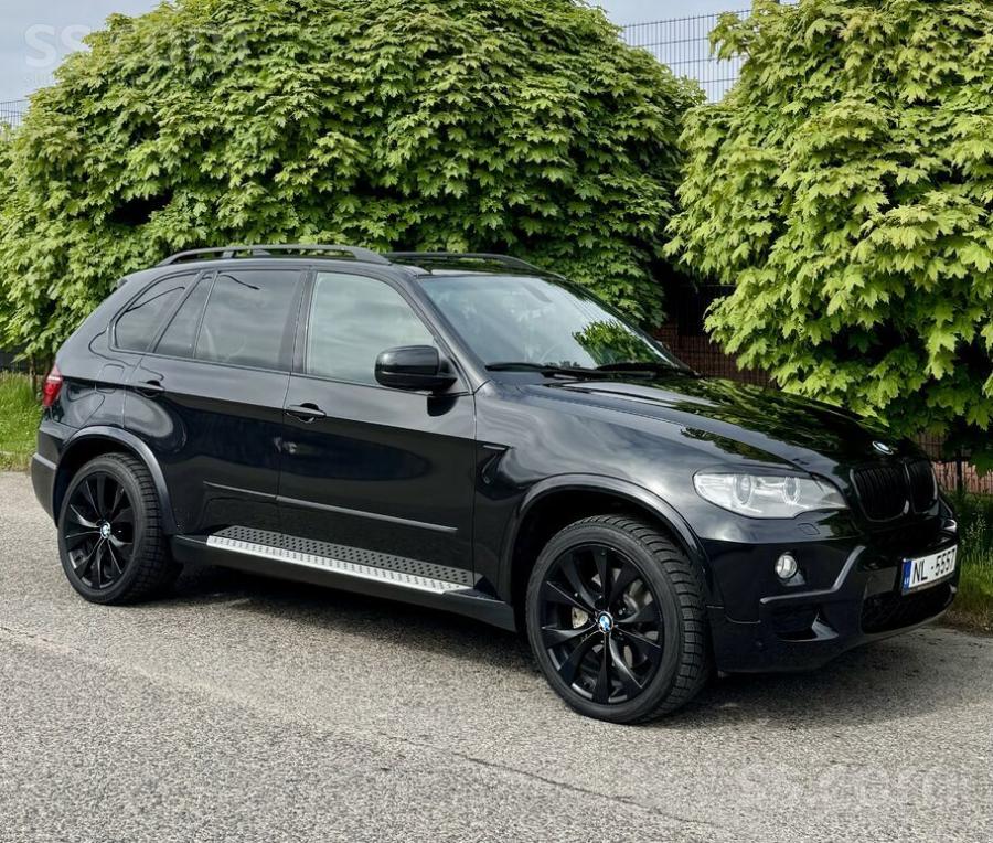 Black BMW X5 2008 in Riga, with an engine capacity of 3.00 L and mileage of 384 thousand km for 9000 €, photo 3 on AUTOMOTO.COM.LV