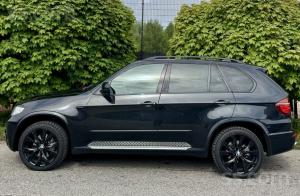 Black BMW X5 2008 in Riga, with an engine capacity of 3.00 L and mileage of 384 thousand km for 9000 €, photo 6 on AUTOMOTO.COM.LV