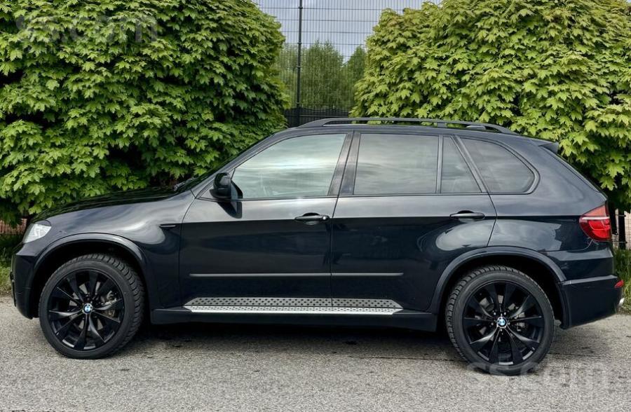 Black BMW X5 2008 in Riga, with an engine capacity of 3.00 L and mileage of 384 thousand km for 9000 €, photo 6 on AUTOMOTO.COM.LV