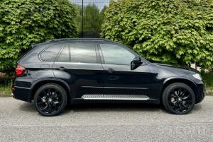 Black BMW X5 2008 in Riga, with an engine capacity of 3.00 L and mileage of 384 thousand km for 9000 €, photo 7 on AUTOMOTO.COM.LV