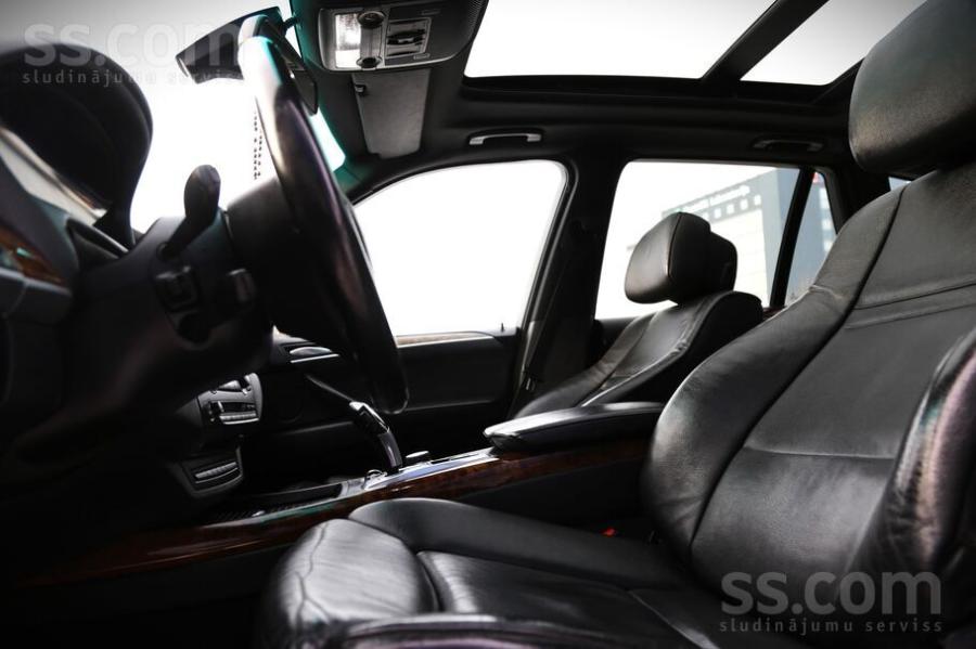 Black BMW X5 2008 in Riga, with an engine capacity of 3.00 L and mileage of 384 thousand km for 9000 €, photo 8 on AUTOMOTO.COM.LV