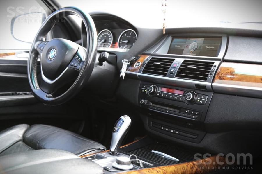 Black BMW X5 2008 in Riga, with an engine capacity of 3.00 L and mileage of 384 thousand km for 9000 €, photo 10 on AUTOMOTO.COM.LV