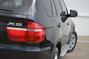 Melns BMW X5 2008 Rīga, ar dzinēja tilpumu 3.00 L un nobraukumu 330 tūkst. km par 8950 €, foto 35 vietnē AUTOMOTO.COM.LV
